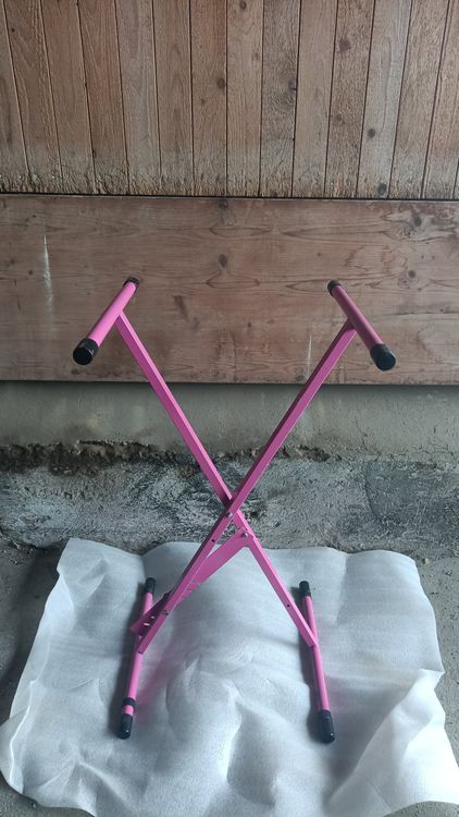 Keyboard-Ständer Pink (Gebraucht) in Romanshorn für CHF 2 – mit ...