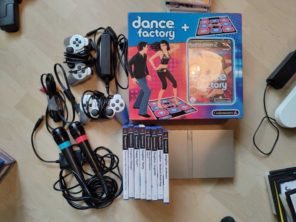 PlayStation 2 inkl. 8 Games, Dance Factory, 2 Mikrofone (Gebraucht) in ...
