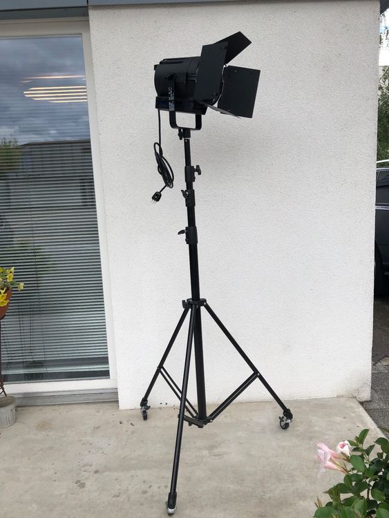 Lupolux Dayled 1000 Scheinwerfer auf Stativ mit Rollen | Kaufen auf Ricardo