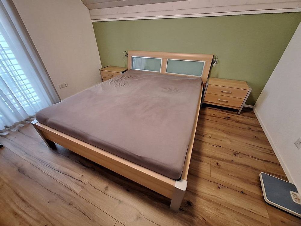 Doppelbett mit Tempur Rost/Matratze & 2 Nachttischen (Gebraucht) in ...
