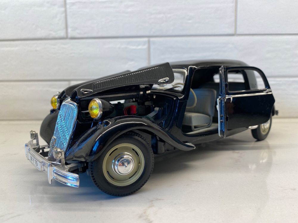 Maisto Citroën Traction 15/6 1/18 (Gebraucht) in Gollion für CHF 21 – mit Lieferung auf Ricardo ...