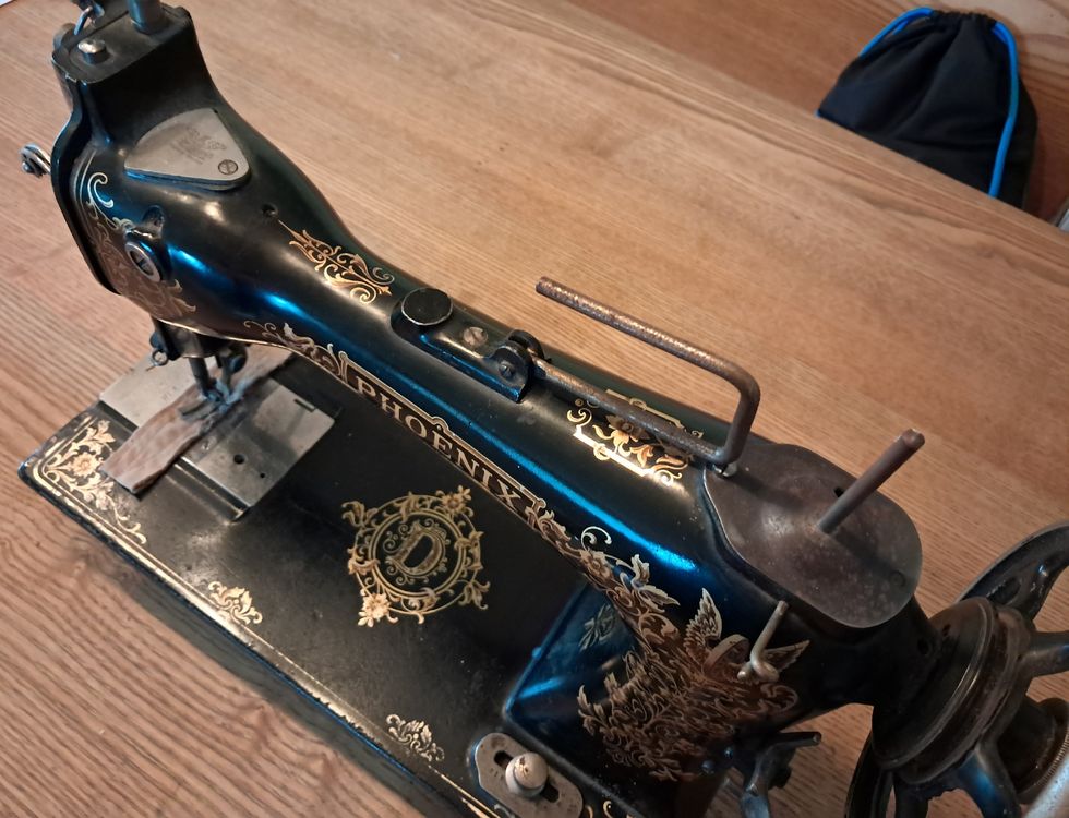 Antike Phoenix Nähmaschine - Deko oder zum Restaurieren! (Defekt) in ...