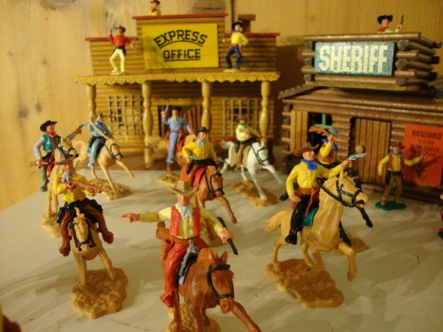 TIMPO TOYS Grosses Cowboy Konvolut mit Western Häuser (Gebraucht) in ...