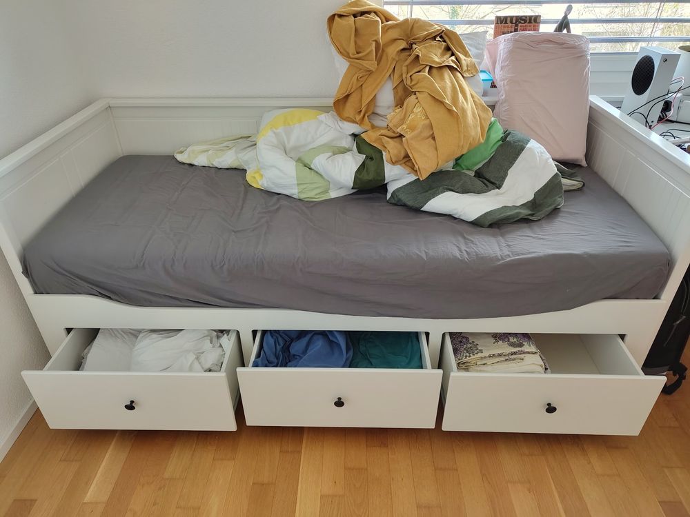 IKEA HEMNES Tagesbett mit 3 Schubladen & 2 Matratzen (Gebraucht) in ...
