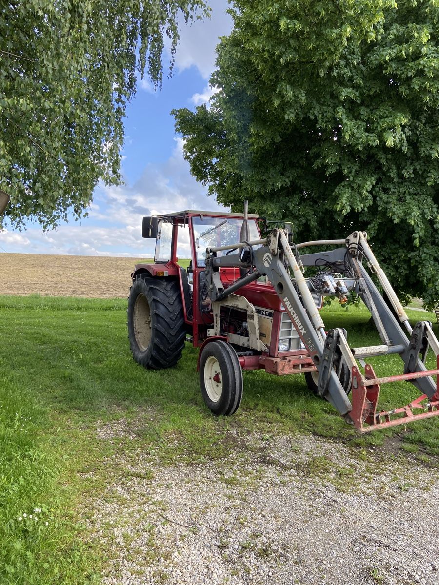 Ihc 744 mit Frontlader Case Ih (Gebraucht) in Wiler b. Seedorf für CHF 6500 – nur Abholung auf ...