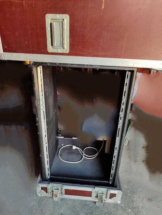 transport Case Rack (Gebraucht) in Zénauva für CHF 40 – nur Abholung ...