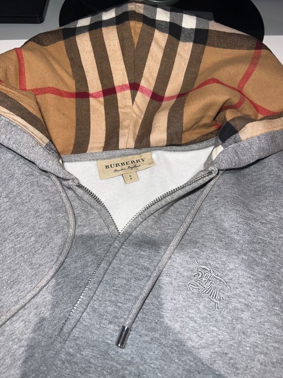 Burberry Zipped Grey Hoodie (Gebraucht) in Posieux für CHF 219 – mit ...