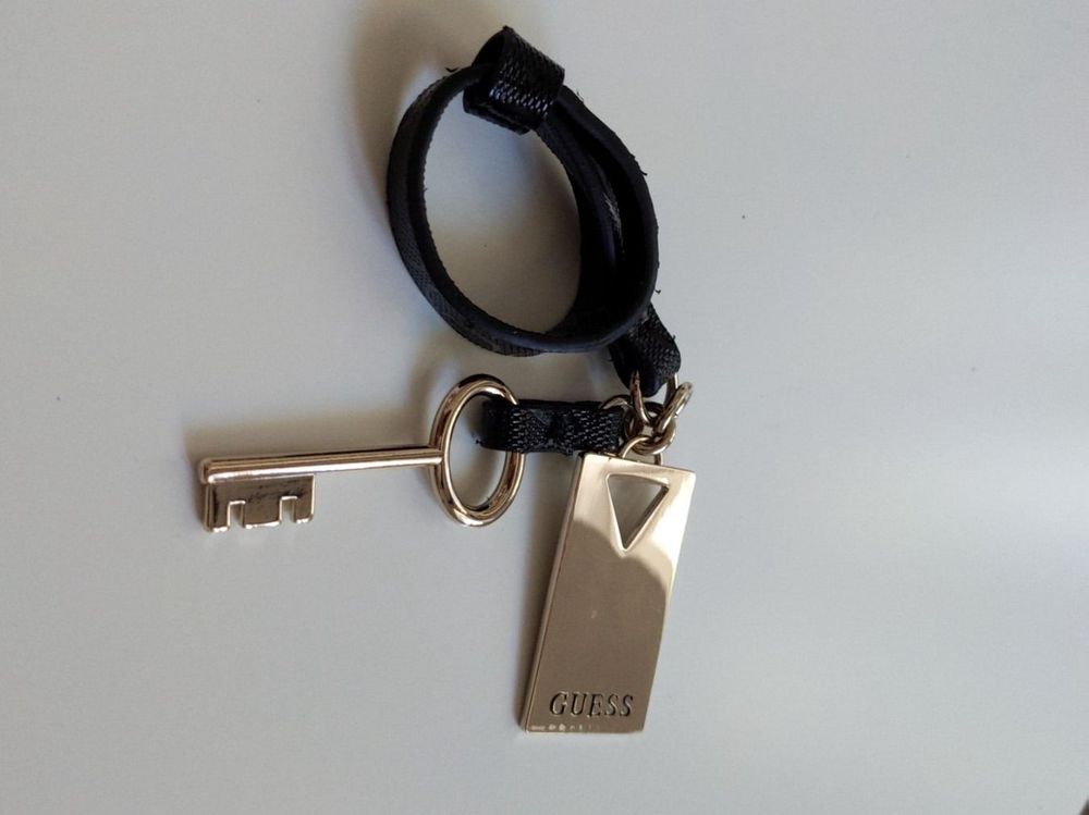 Porte clefs GUESS | Kaufen auf Ricardo