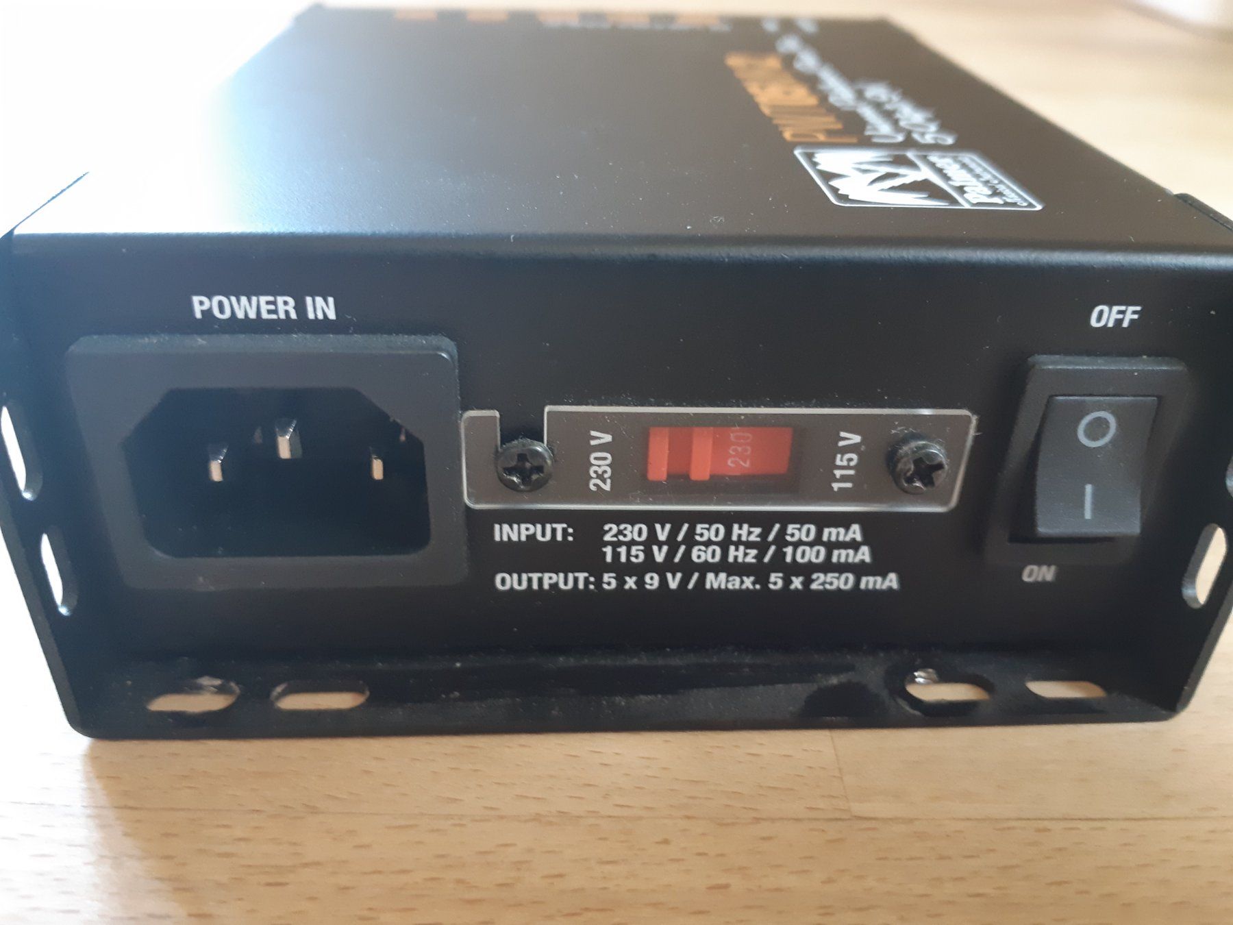 Palmer MI PWT05 - Universelles 9V-Netzteil für Pedalboards (Gebraucht ...