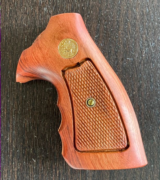 Griffschalen Colt Python (Neu (gemäss Beschreibung)) in Nidau für CHF ...