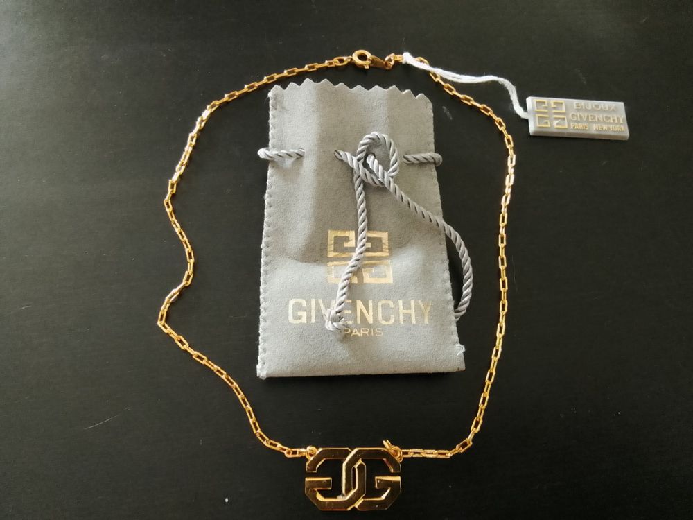 Collier Givenchy Vintage Logo Doré Neuf années 80 (Neu und originalverpackt) in für CHF 27 – mit ...