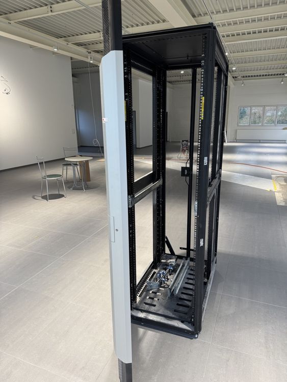 Grosser HP Serverschrank | Kaufen auf Ricardo