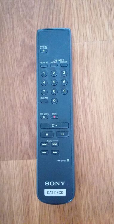 SONY DAT RM-D757 Original Fernbedienung zu verkaufen (Gebraucht) in Erstfeld für CHF 15 – mit ...