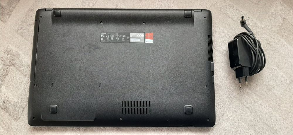 ASUS X551 C Laptop Intel Core i3 Für Bastler Für Teile (Defekt) in ...