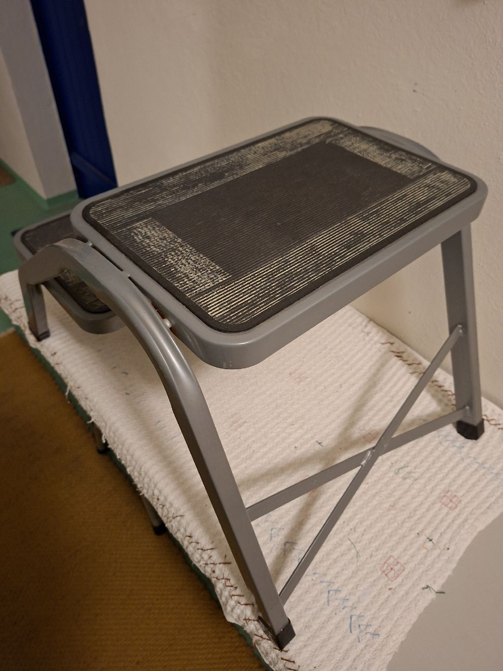 Praktische Trittleiter "Bermuda" - Ideal für den Haushalt! (Gebraucht ...