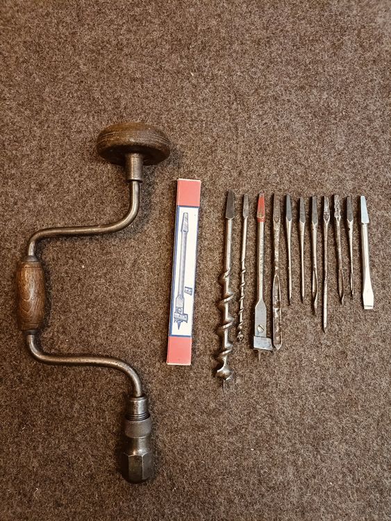 Handbohrer antik inkl. vielen Aufsätzen | Kaufen auf Ricardo