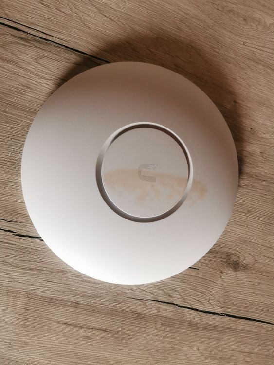 UAP-AC-Pro-Gen2 Fleck auf Oberseite | Ohne Poe Injektor! (Gebraucht) in ...