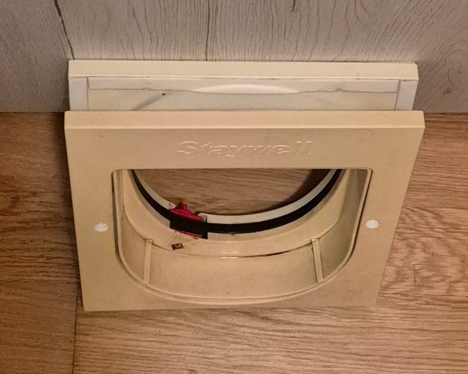 KatzenTür, Kunststoffklappe für Katzen (Gebraucht) in Liebefeld für CHF ...