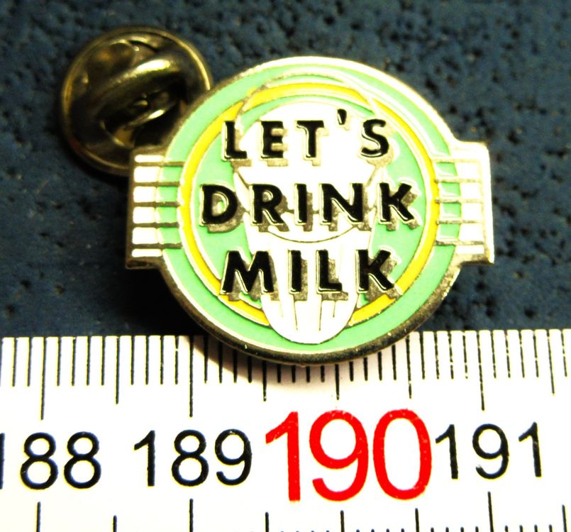 LET'S DRINK MILK PIN | Kaufen auf Ricardo