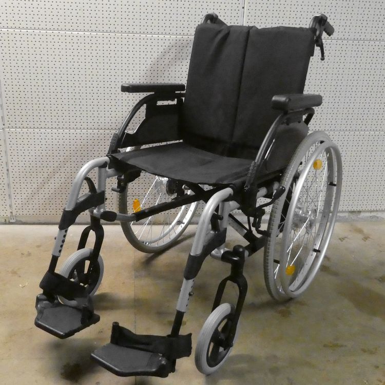 Rollstuhl Breezy, SB 46 cm, Zusatzbremsen, nur CHF 199 | Kaufen auf Ricardo