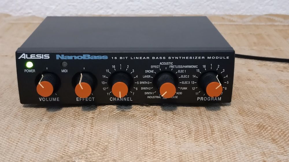 Alesis NanoBass Synthesizer Module inkl. OVP und Zubehör (Gebraucht) in ...