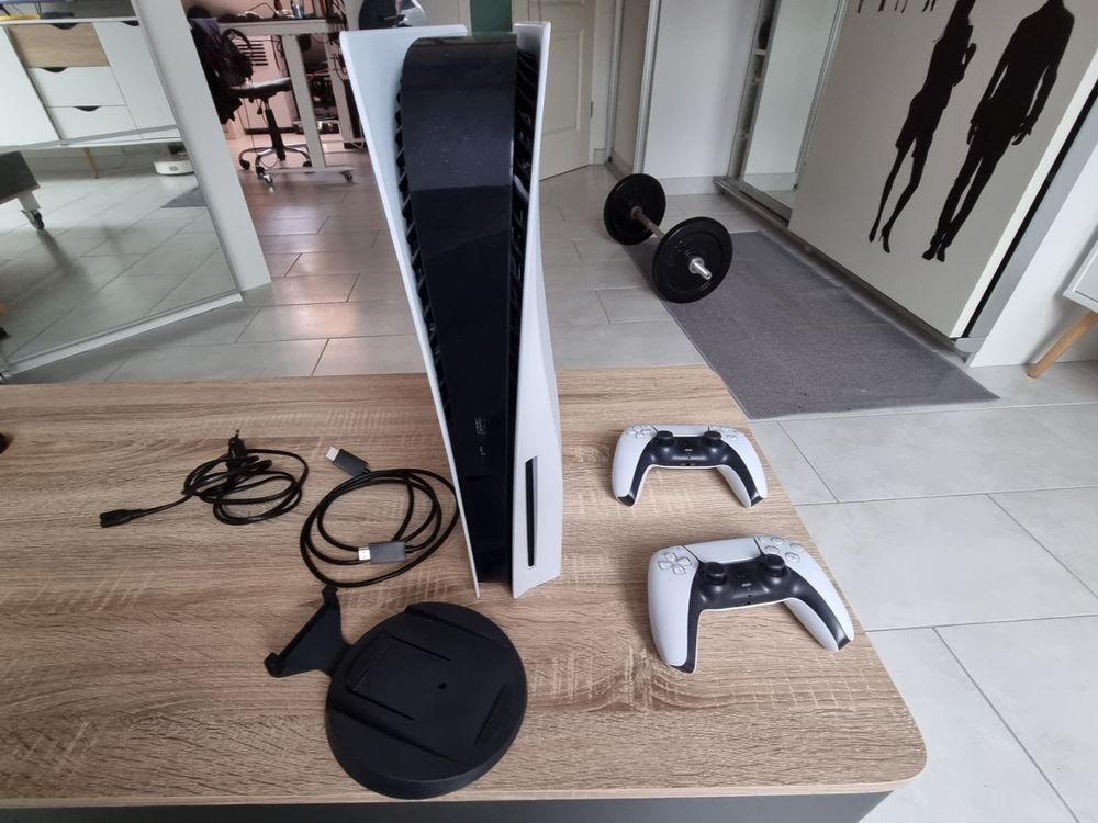 Playstation 5 (Disc) mit 2 Controller | Kaufen auf Ricardo