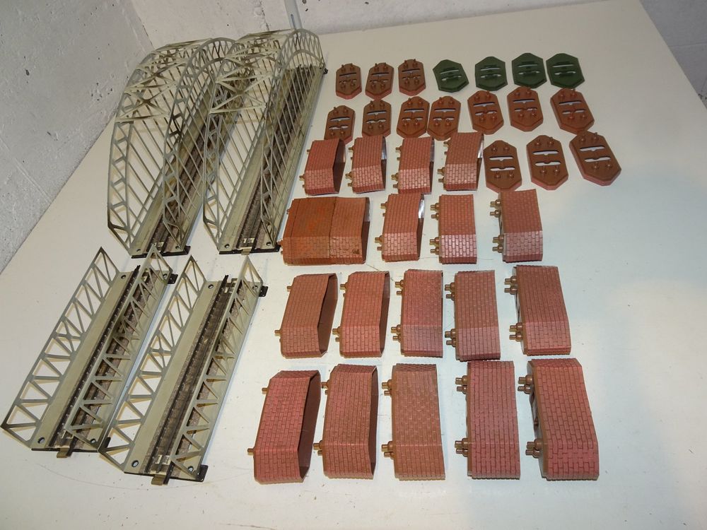 4 Märklin M-Gleis Metallbrücken Pfeiler HO (Gebraucht) in Emmenbrücke ...