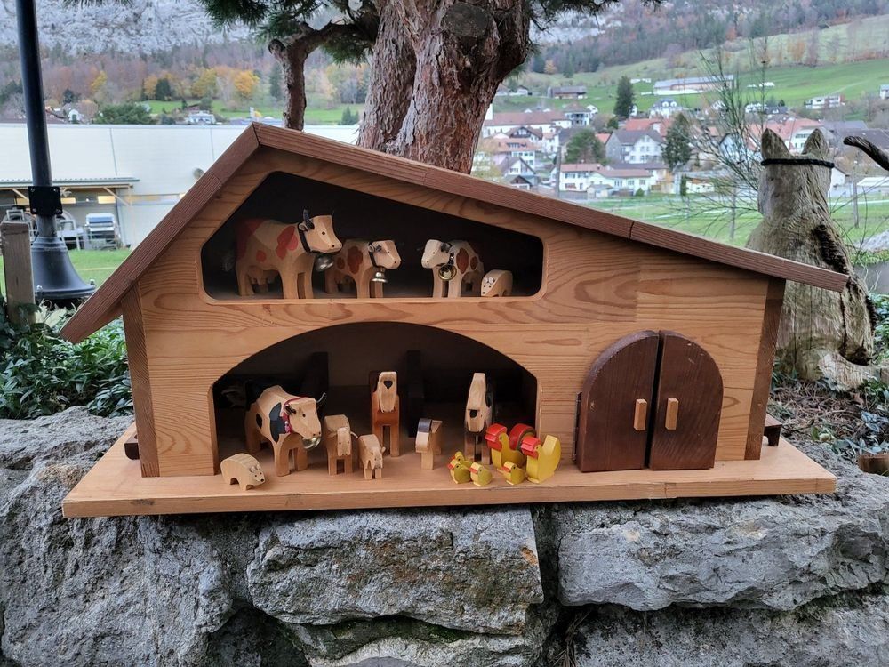 Stall /Holzstall/Bauernhof Spielba,massiv,Holz-Tiere,Swiss (Gebraucht ...