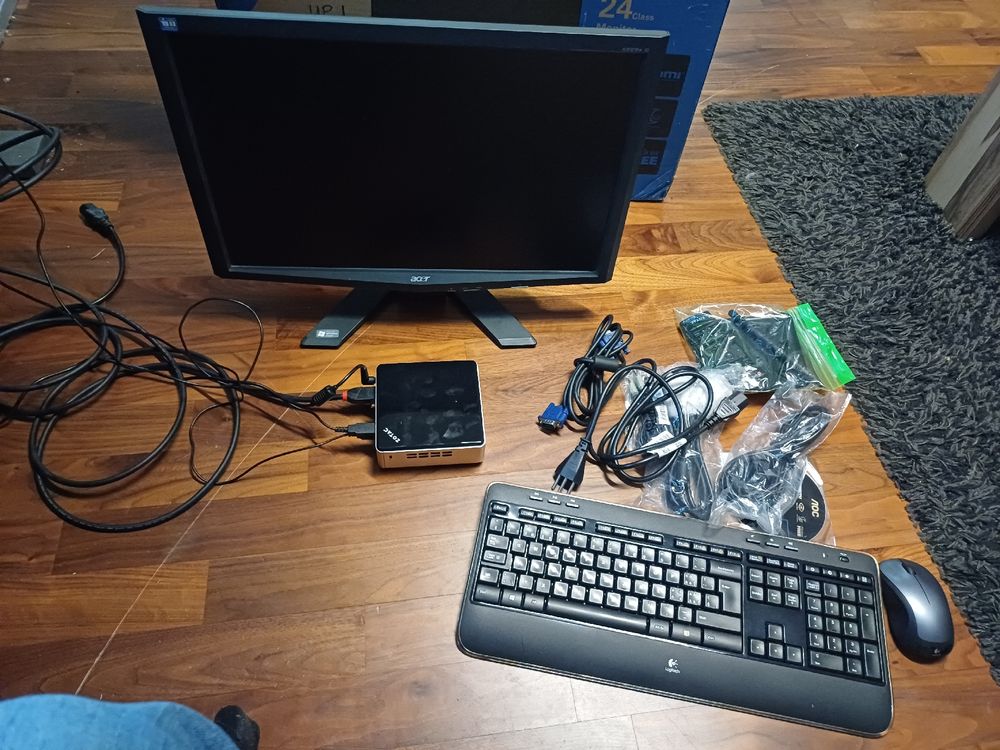 ZOTAC Mini PC mit Monitor und Zubehör (Gebraucht) in Chur für CHF 60 ...