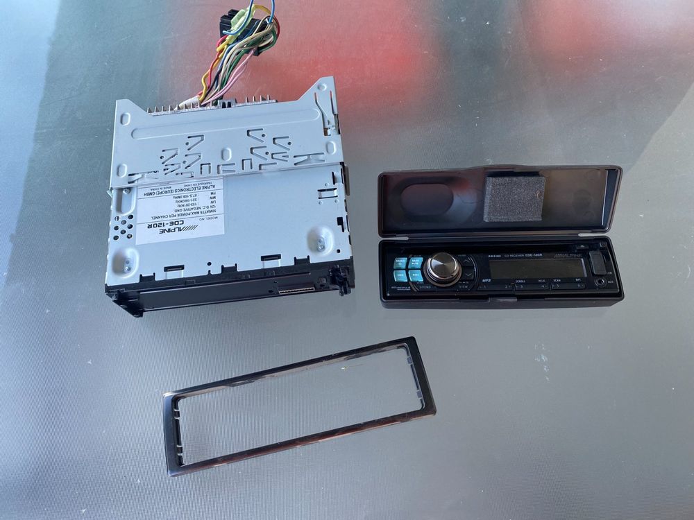 Alpine CDE-120R CD RECEIVER / USB CONTROLLER (Gebraucht) in Galmiz für ...