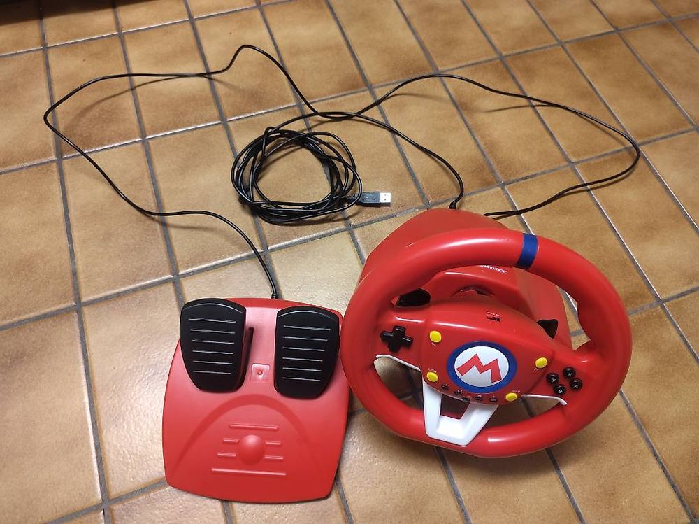 Mario Kart Lenkrad + Pedale (Hori Racing Wheel Pro Mini) (Gebraucht) in ...