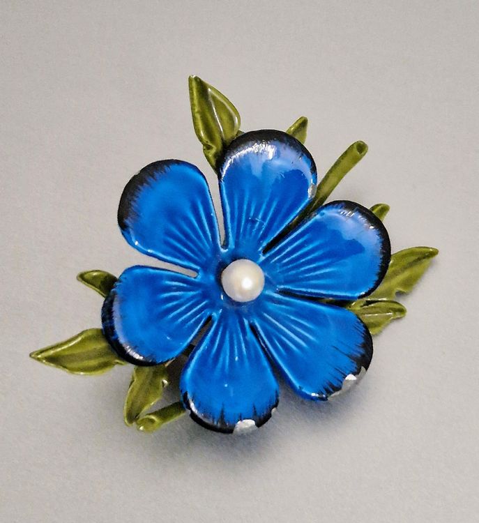 Enamel blue flower brooch 1960s USA | Kaufen auf Ricardo