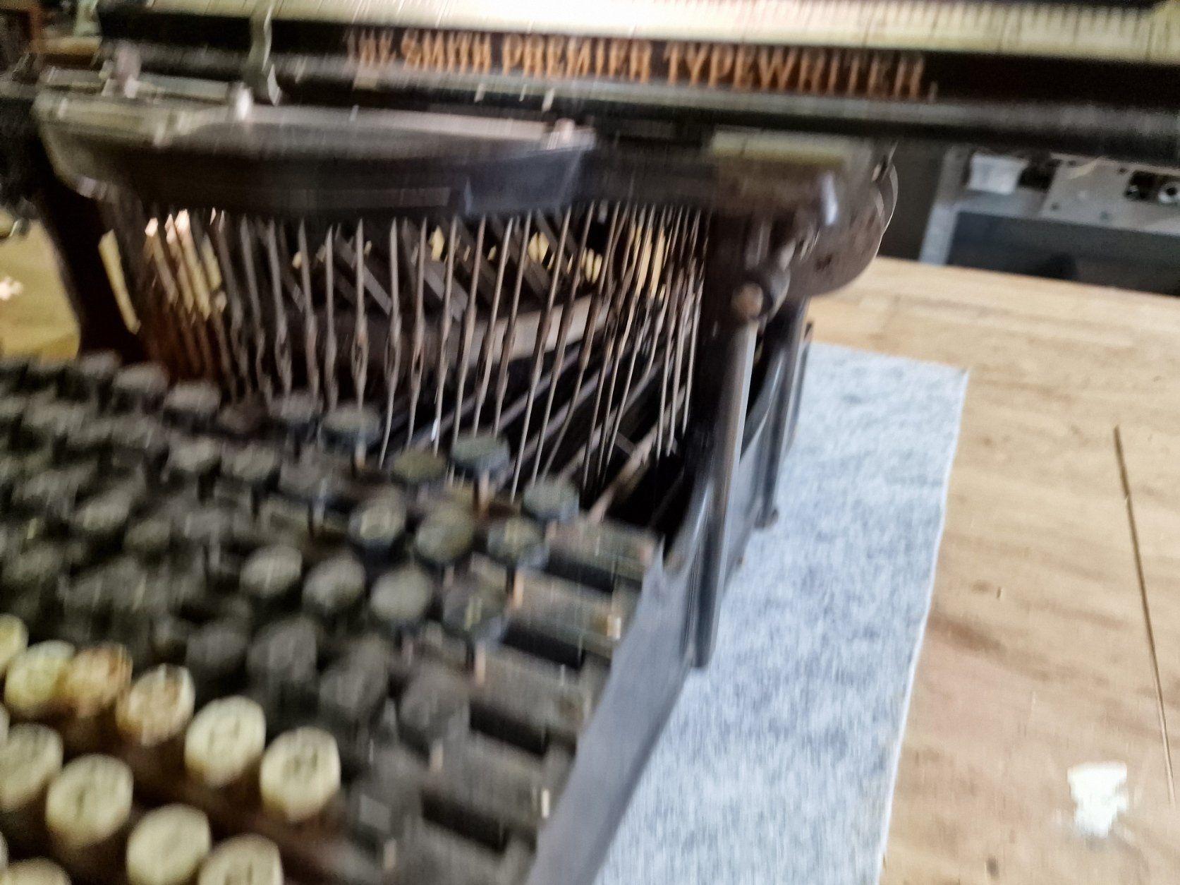 Antike Schreibmaschine "The Smith Premier Typewriter" (Defekt) in ...