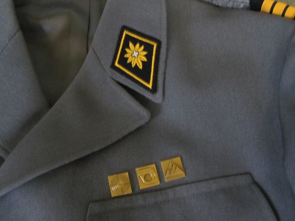 Uniform Oberst im Generalstab (Gebraucht) in Worb für CHF 63 – mit ...