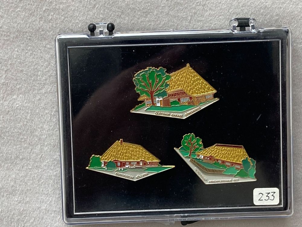 Set mit 3 Pins Strohhaus Kölliken ** NEU ** (Neu und originalverpackt ...