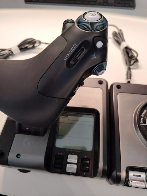 LOGITECH X52 Professional H.O.T.A.S., PC (Neu (gemäss Beschreibung)) in ...