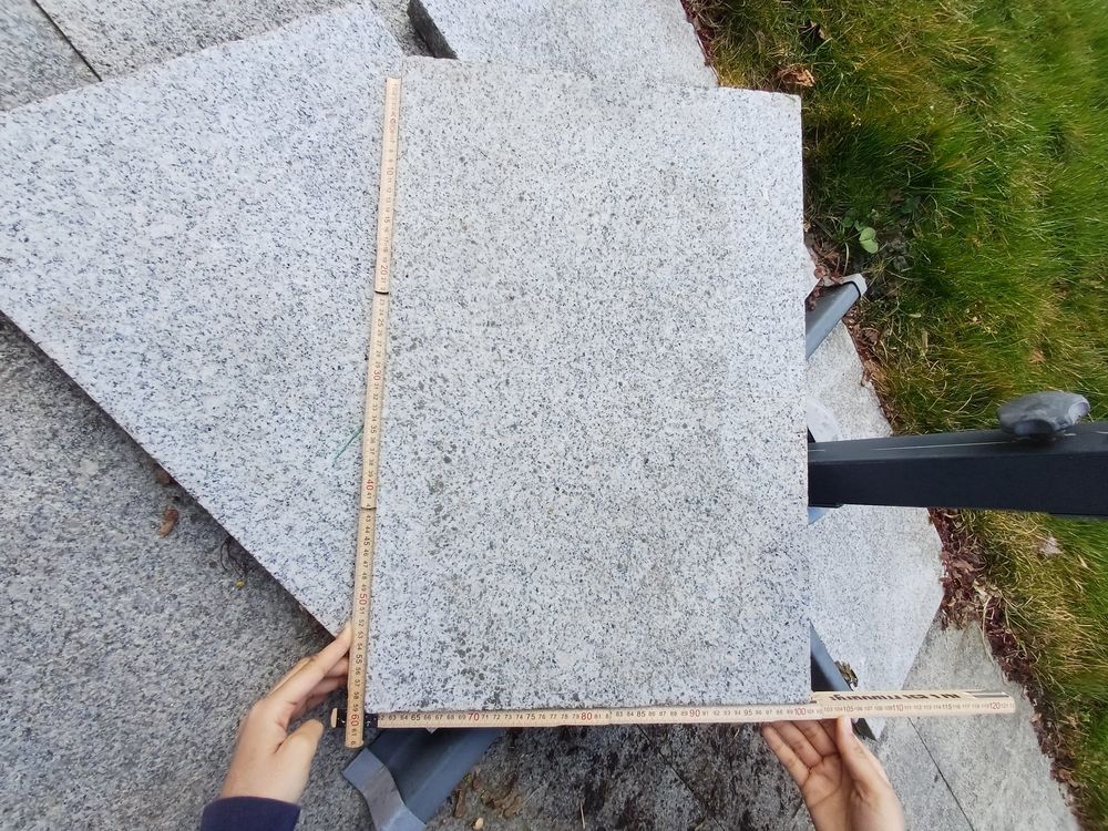 400 dalles en granite 40x60 pour CHF 1.- le tout (Gebraucht) in Autigny ...