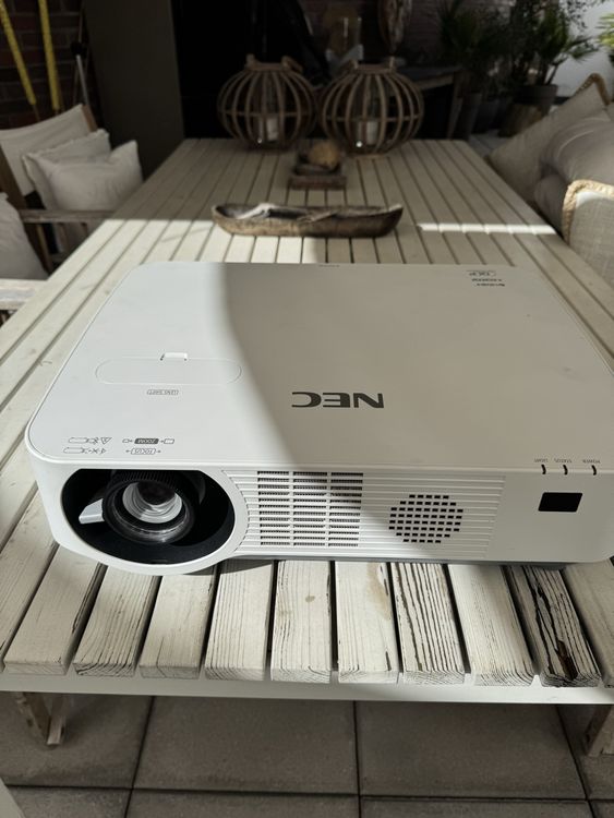 NEC Profi-Laser-Beamer P502HL-Leuchte muss getauscht werden (Defekt) in Basel für CHF 180 – mit ...