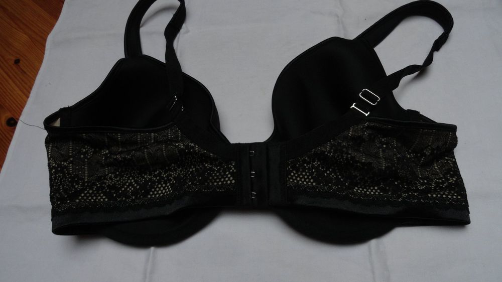Bh body by Tchibo Gr. 90D Schwarz (Gebraucht) in für CHF 7 – mit ...