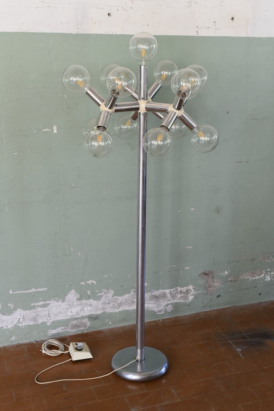 Designer Stehlampe Atomic von Trix und Robert Haussmann (Gebraucht) in ...