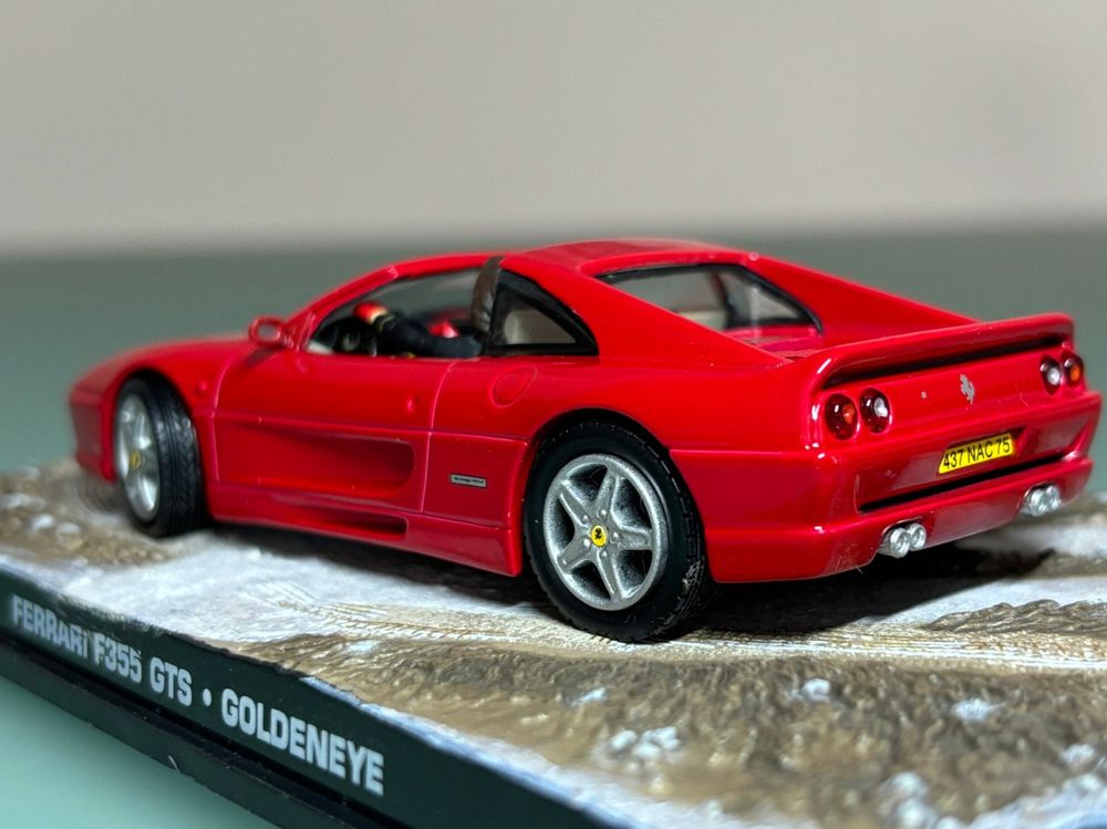 BOND 007 * FERRARI F 355 * 1:43 (Neu und originalverpackt) in SION für ...