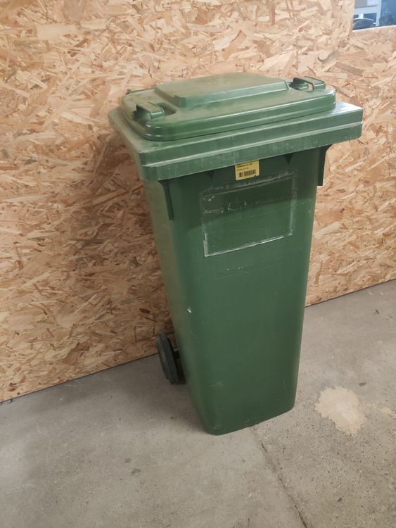Abfallbehälter Container grün 140 l (Gebraucht) in Hölstein für CHF 20 ...
