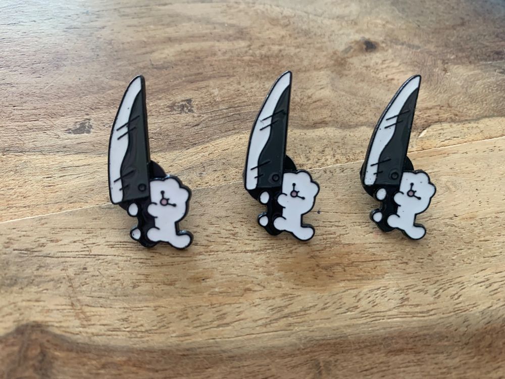 Set Pin / Anstecker, 3 Stück, Motiv Killer Kitty | Kaufen auf Ricardo