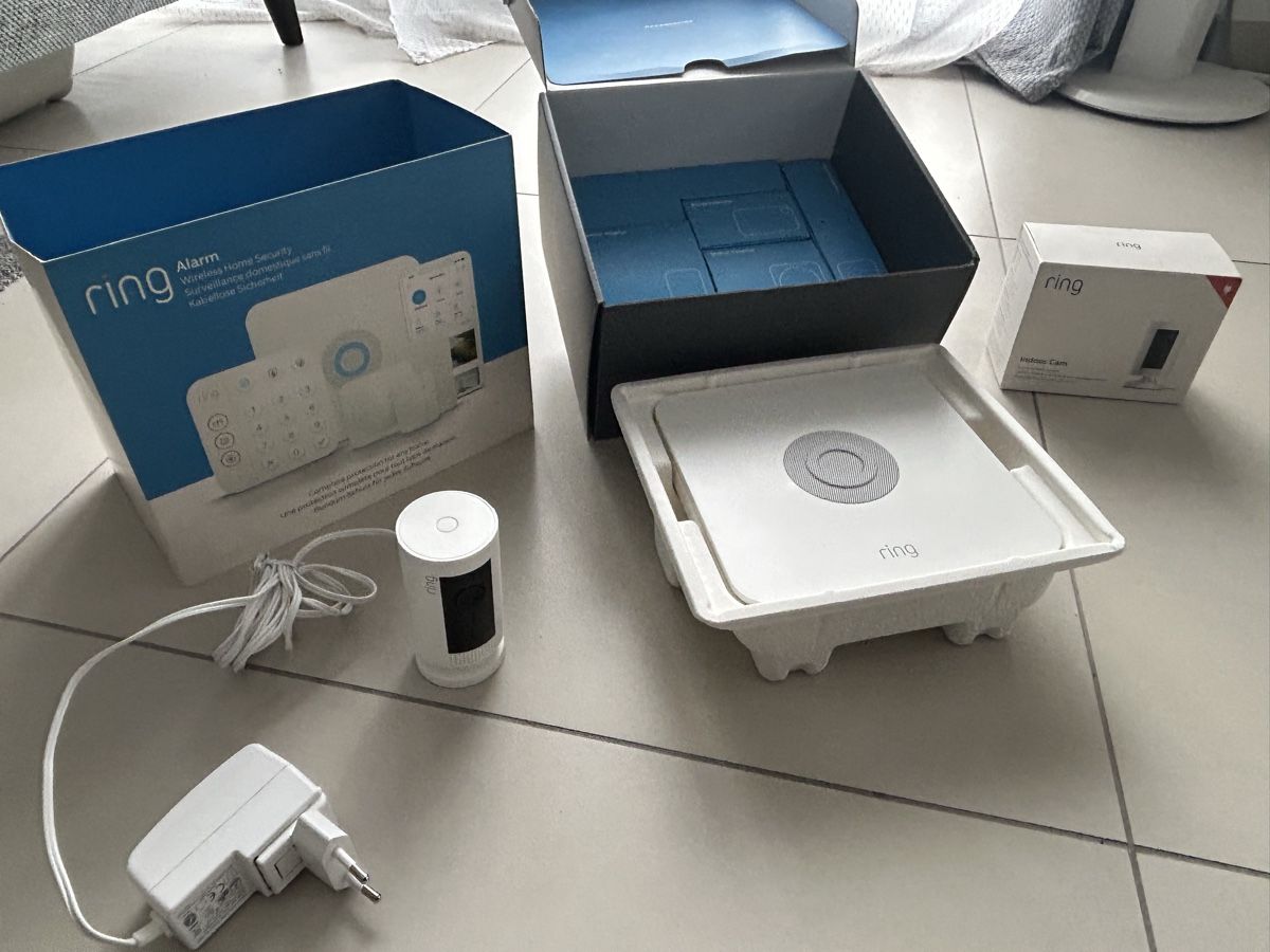 Ring Alarm System 7 pièces + 2 caméras, (neuf) (Neuf avec emballage d ...