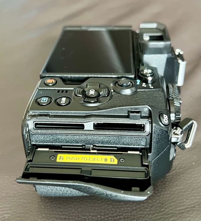 Olympus OMD E-M1 Mark III mit 2 Akkus u. Blitz (OMD EM1 MK3) | Acheter ...