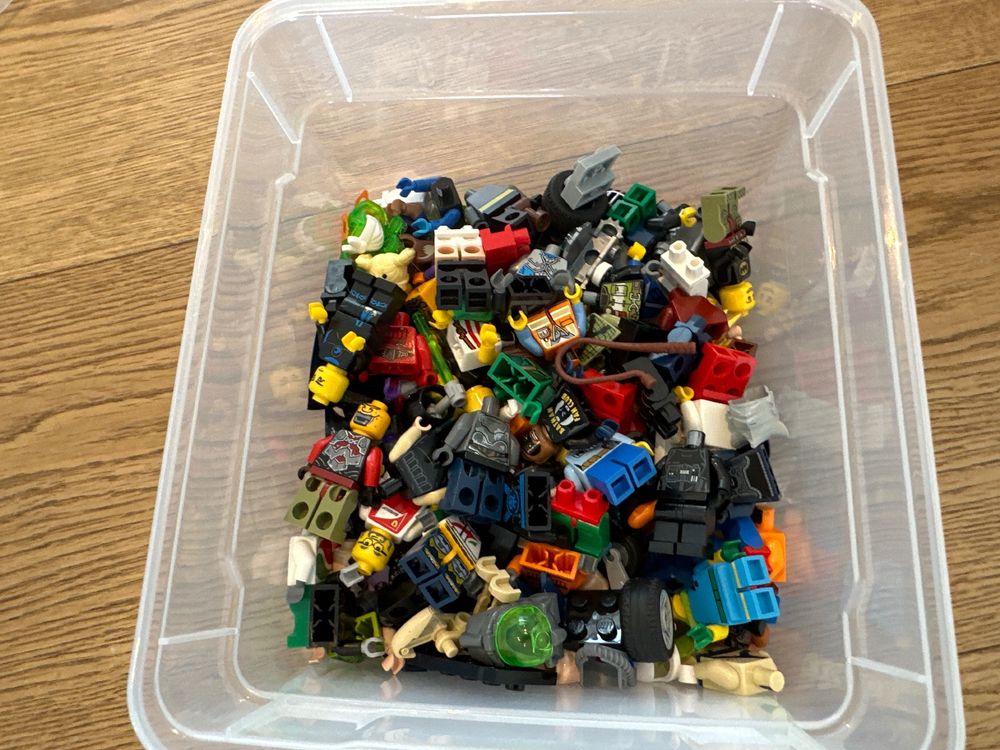 Rund 50 unterschiedliche Lego Figuren | Kaufen auf Ricardo