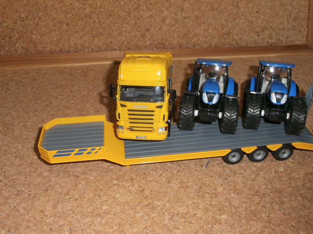 SIKU 1984 Scania R 620 mit Tieflader und Traktoren (Neu und originalverpackt) in Läufelfingen ...