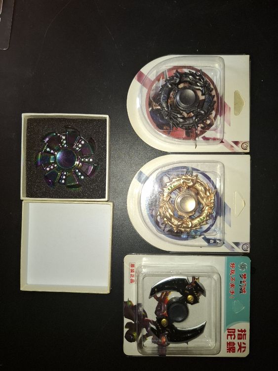 Set mit 4 coolen, neuen Fidget Spinner, verschiedene Designs (Neu und ...