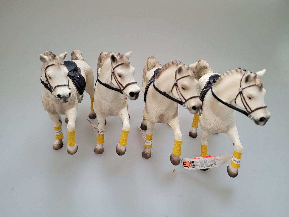 Pferde weiss 4er Set Bullyland (Neu und originalverpackt) in Oberuzwil ...