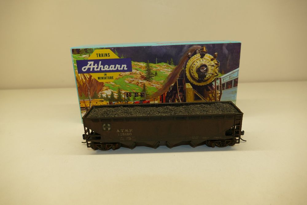 Athearn H0: US 40’’ Hopper Car SF, beladen und gealtert | Kaufen auf Ricardo